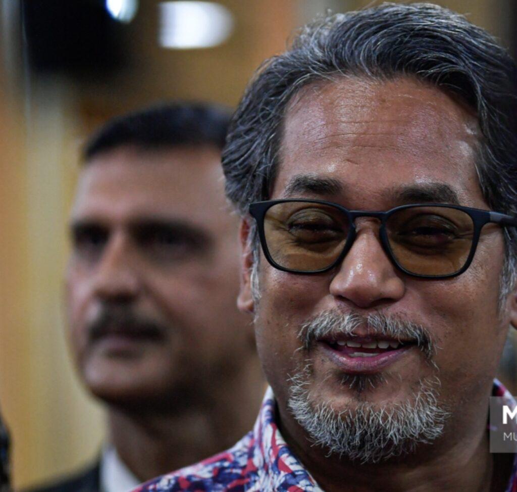 Khairy dilamar jadi DJ radio bersama Fara Fauzana, Johan - MYKMU.NET