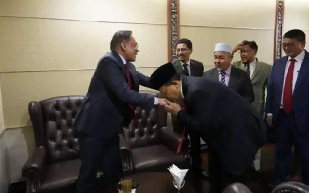 Shahidan lupa, dia dulu pun nak jadi MB seumur hidup - MYKMU.NET