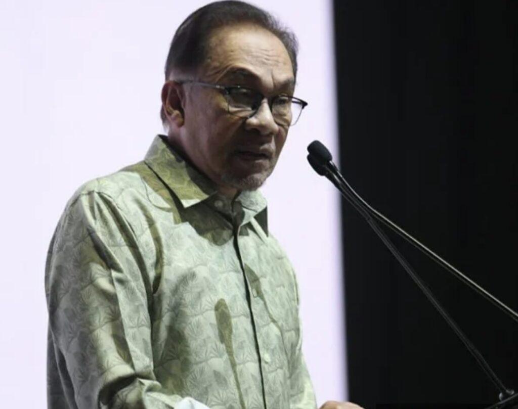 Penafian Muhyiddin beri kontrak pada menantu, Anwar kata tunggu laporan ...