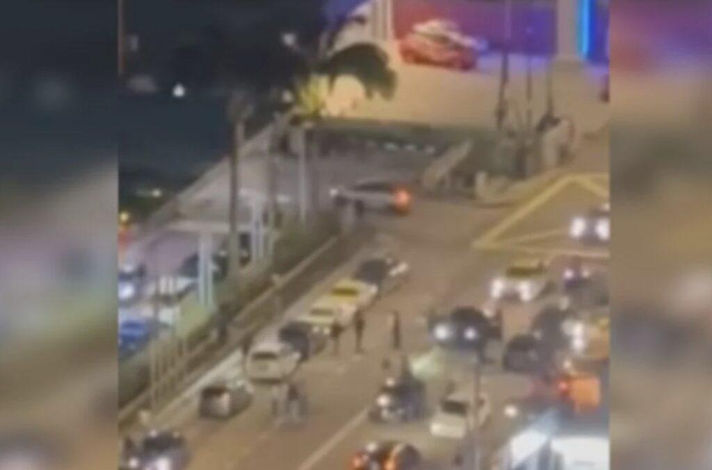 Kumpulan baju hitam vs baju putih bergaduh - MYKMU.NET